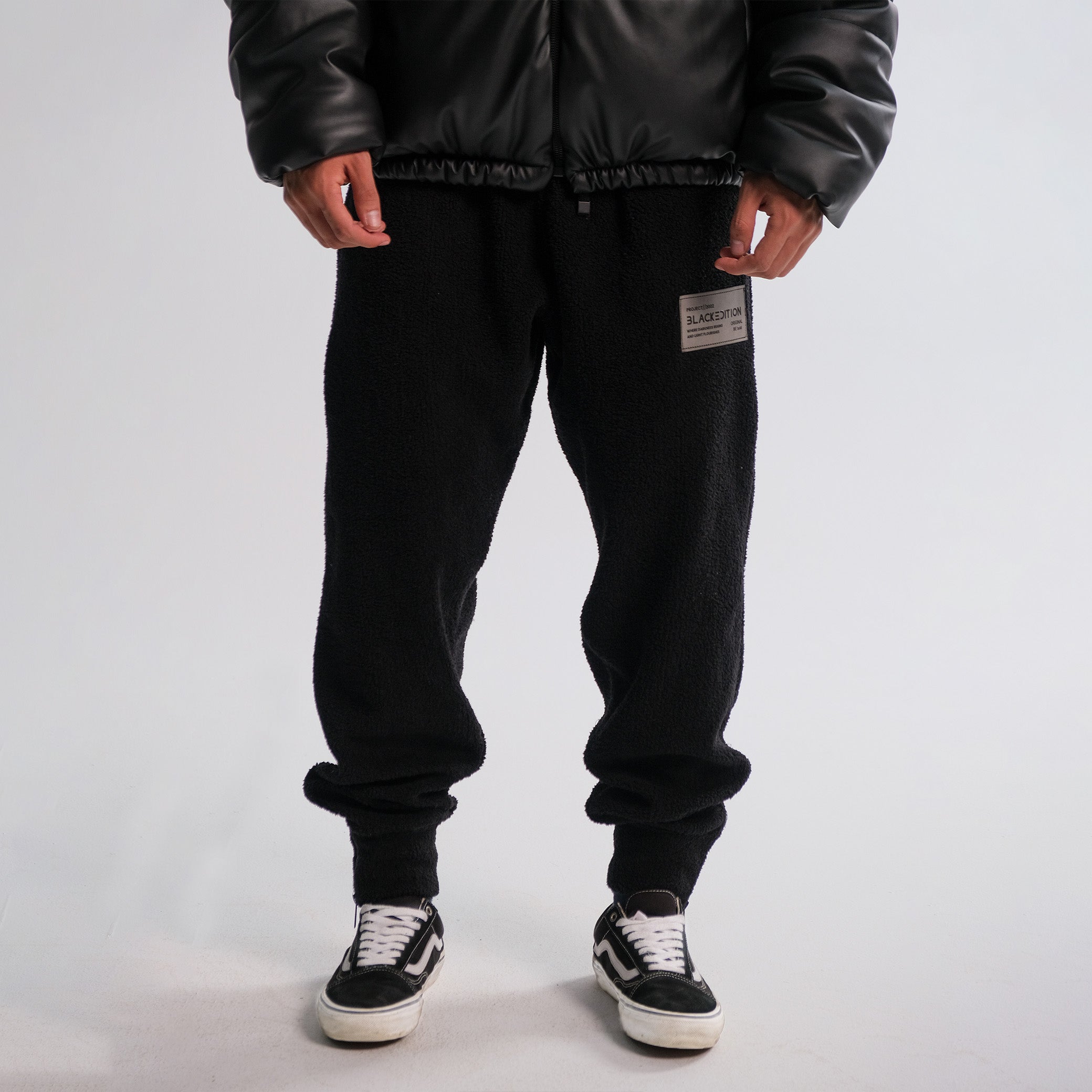 PROJECT 2002 FUR SWEATPANTS – Blackedition